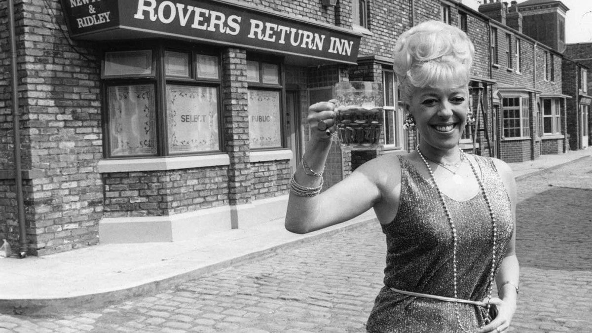 Coronation Street Blog: Why my dream of seeing Bet Lynch return to ...