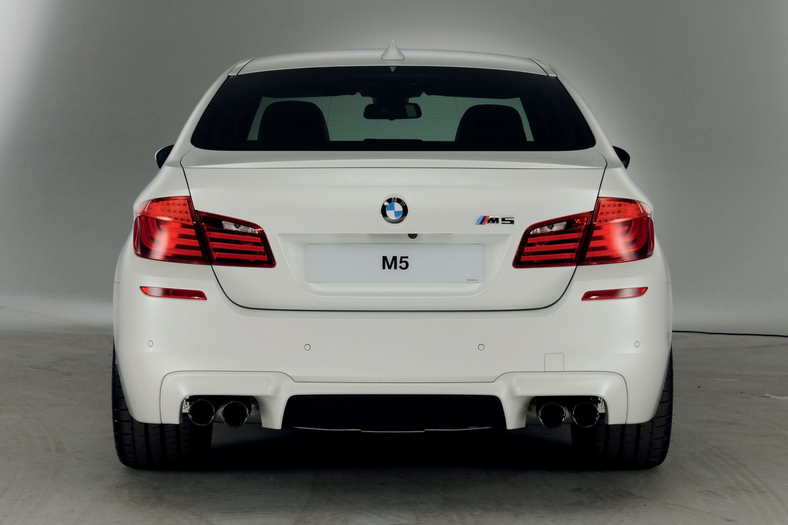 BMW M PERFORMANCE SPRUCES UP MIGHTY M5 - Awesome Cars: BMW M ...