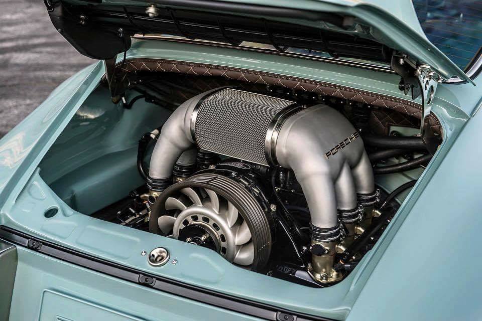 Porsche 911 - Azul Claro - Carro Luxuoso