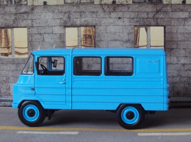 CRUISER - Clásicos en escala 1/43 (1:43 Classics): FSC ZUK A07 VAN (1976)