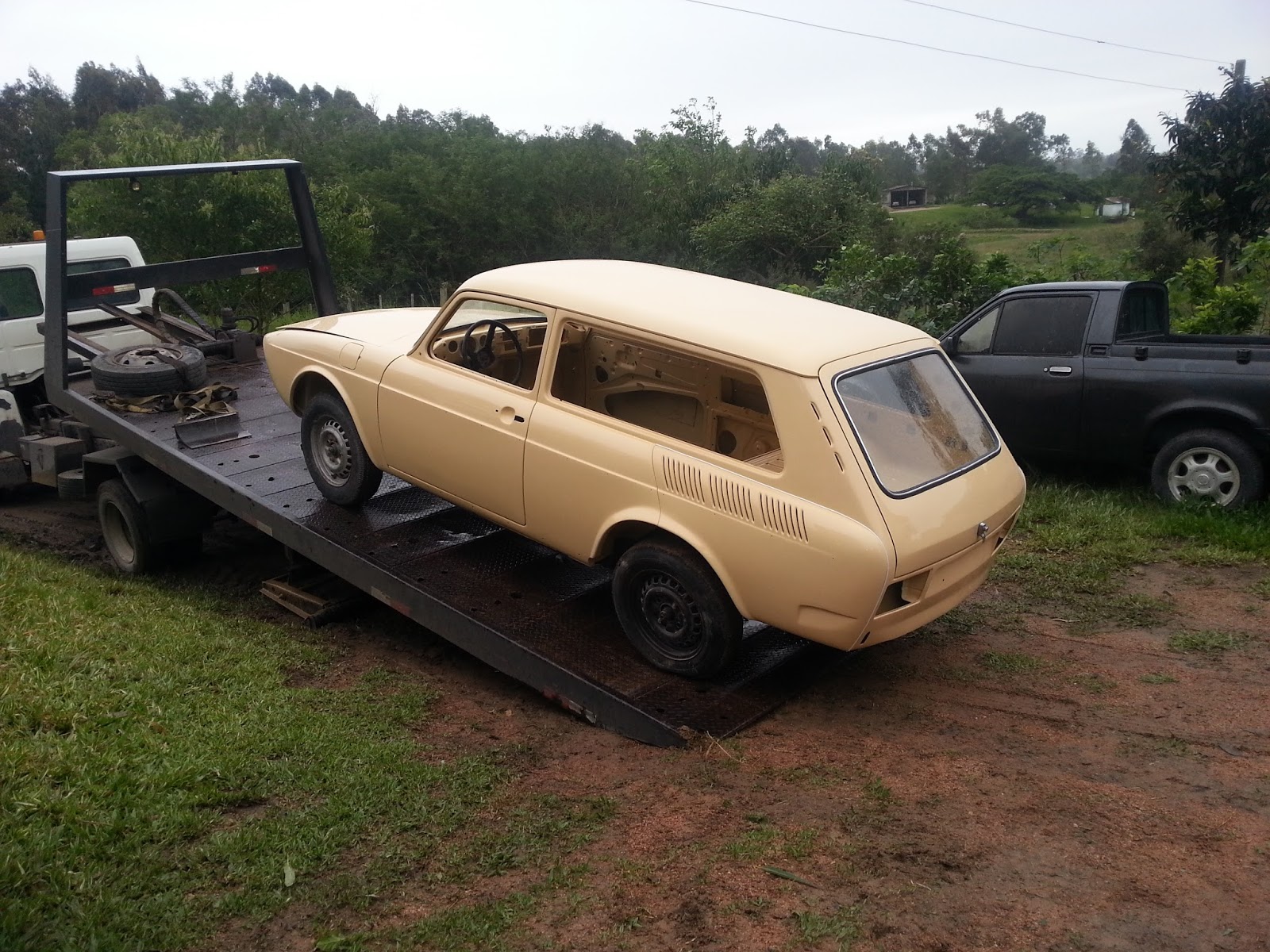 VW Variant 1977: Finalizando a pintura