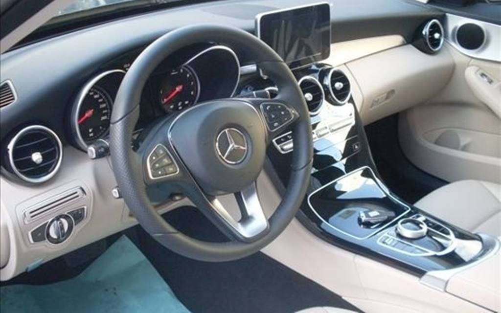 Mercedes C180 ganha versão de acesso a R$ 119,9 mil