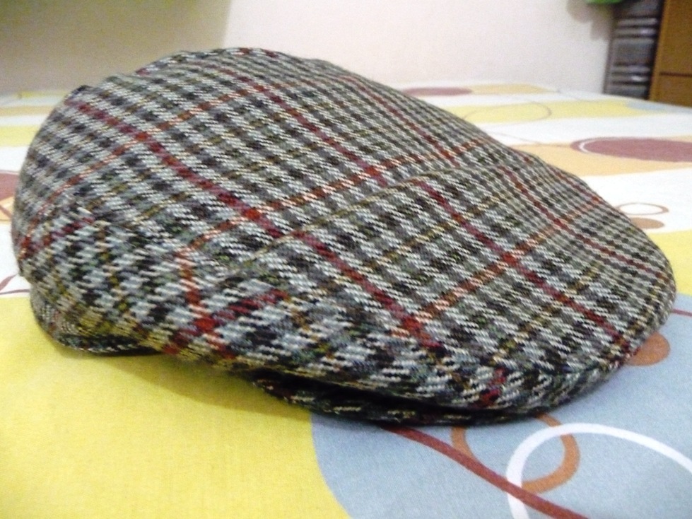 Gerobok Kita: The Golden Cap-Tweed Cap/ Golf Cap/Topi Maher Zain (?)