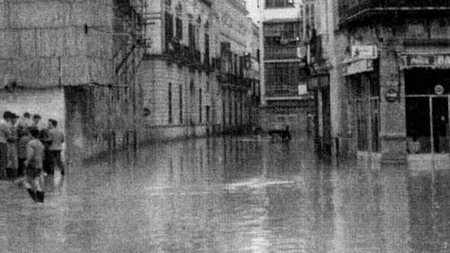 Der Políngano.com: La riada que produjo en Sevilla el arroyo ...
