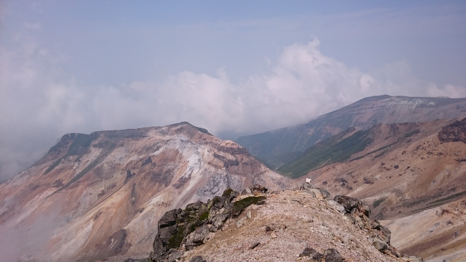 talk-hokkaido: Looking at the peak of Mt. Tokachi(dake) from Mt ...