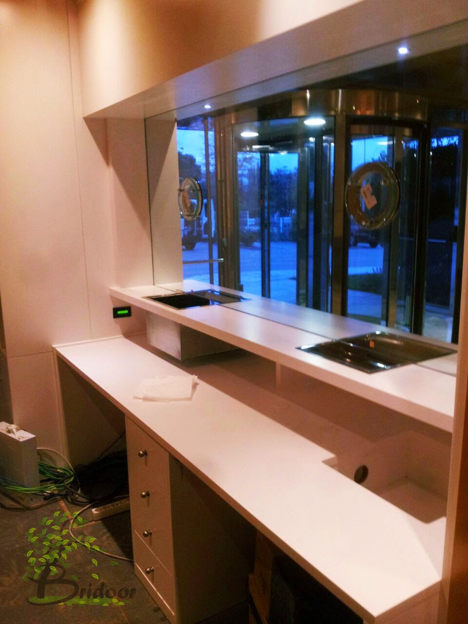 Bridoor S.L: Recepcion lacada en el Edificio ING, Madrid