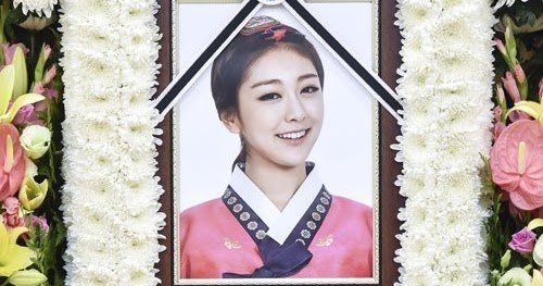 Fans celebrate Kwon RiSe's third death anniversary