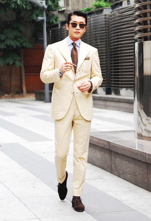 Clase, elegancia y distinción: COMO DEBE COMBINARSE EL TRAJE BEIGE