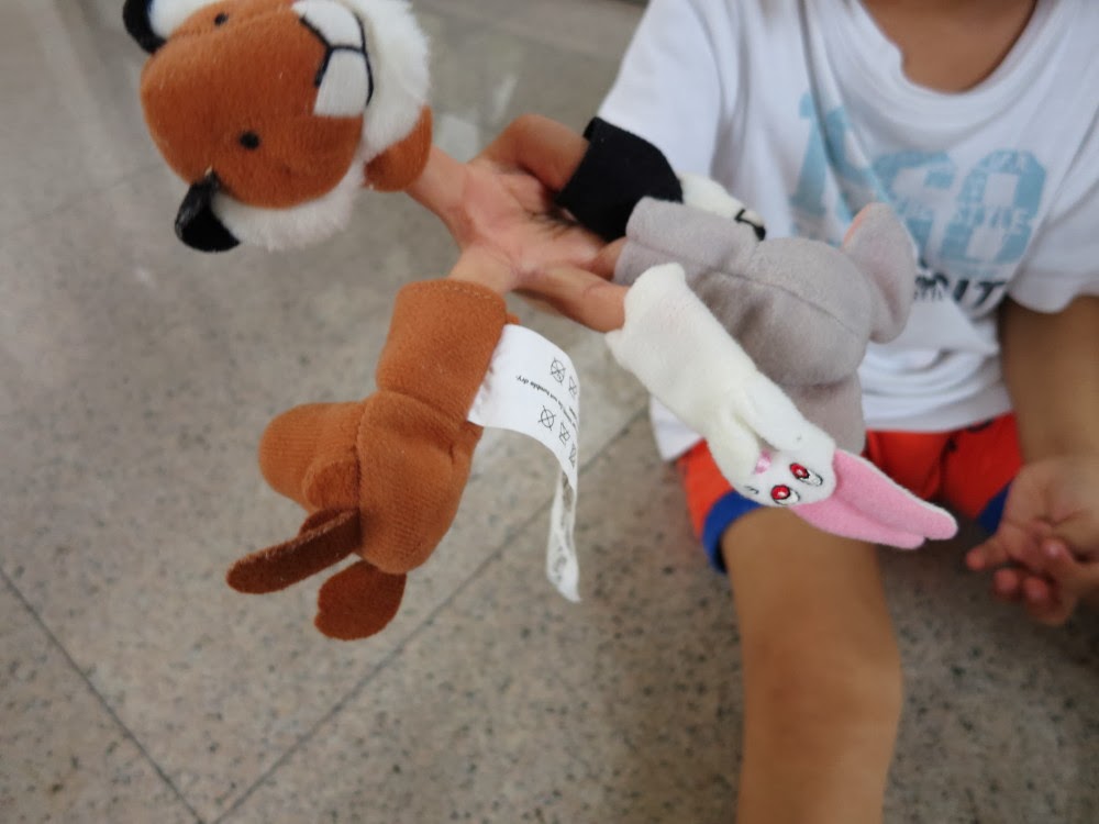 瑜玲育儿经 (Elaine Teh): Where is Thumbman? （英语童谣~歌曲+游戏~手指偶）