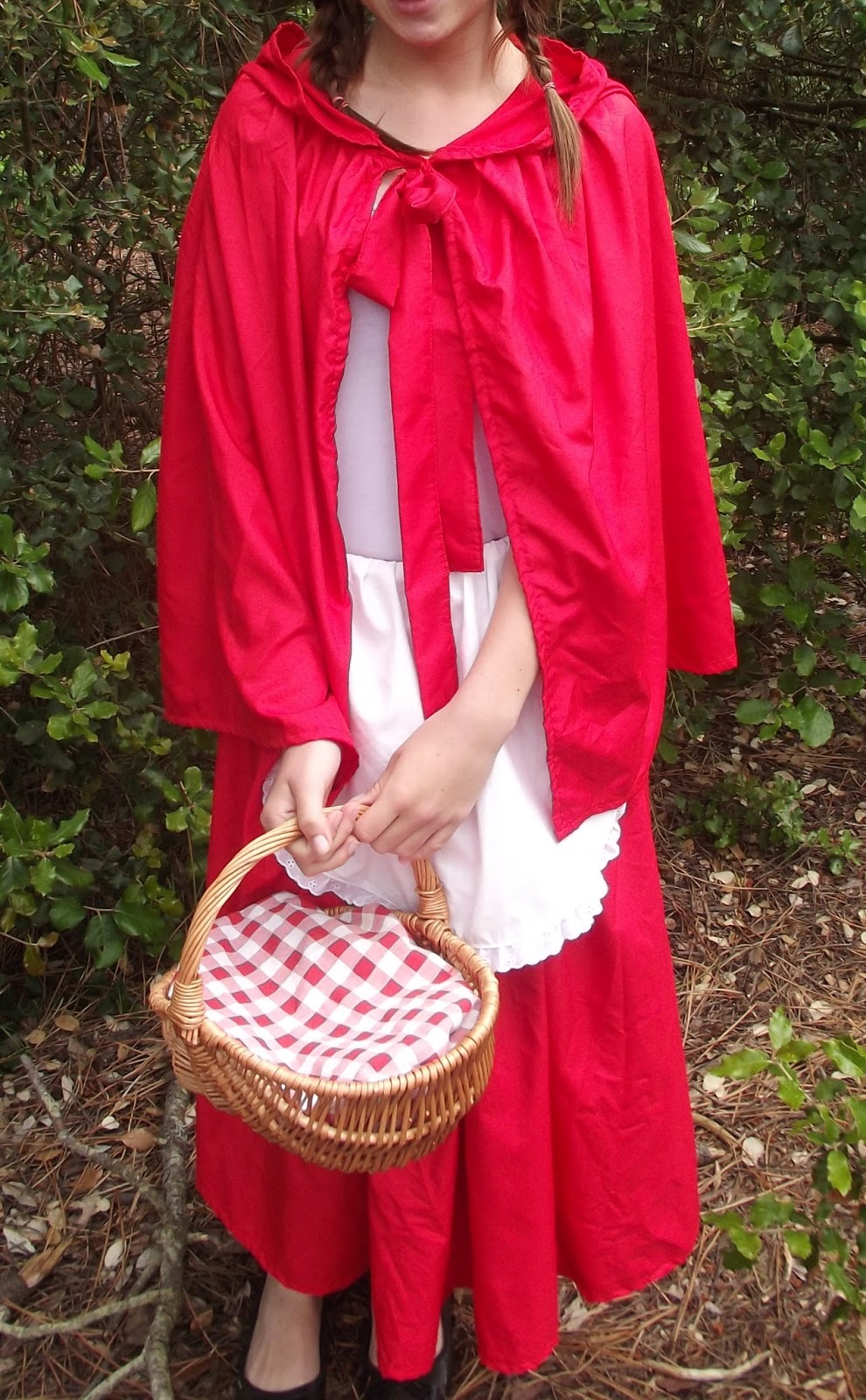 Les p'tites créations de Bugomiel: Un costume de Chaperon Rouge...