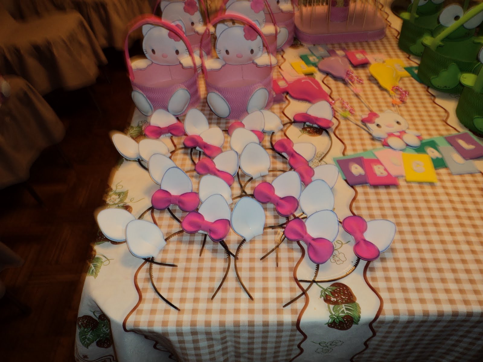 Detalles Isabel: Cotillón Hello kitty y keropi