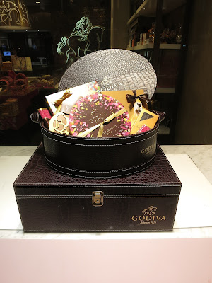 RetailStoreWindows.com: Godiva, London