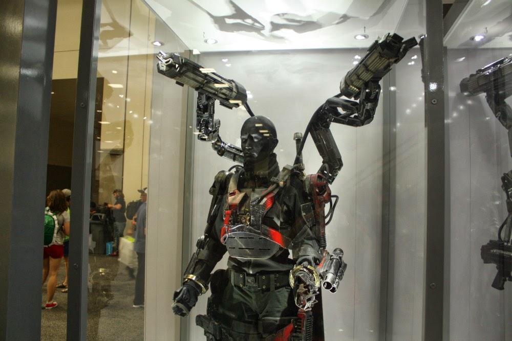 Tom Cruise Movie showing a lot of soldiers using exoskeletons ...