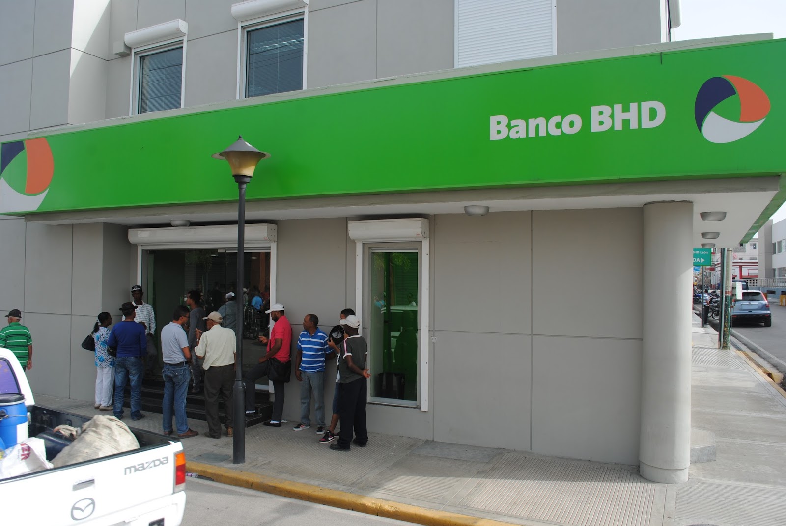 BHD León y Banresevas crean primera red de cajeros automáticos más ...