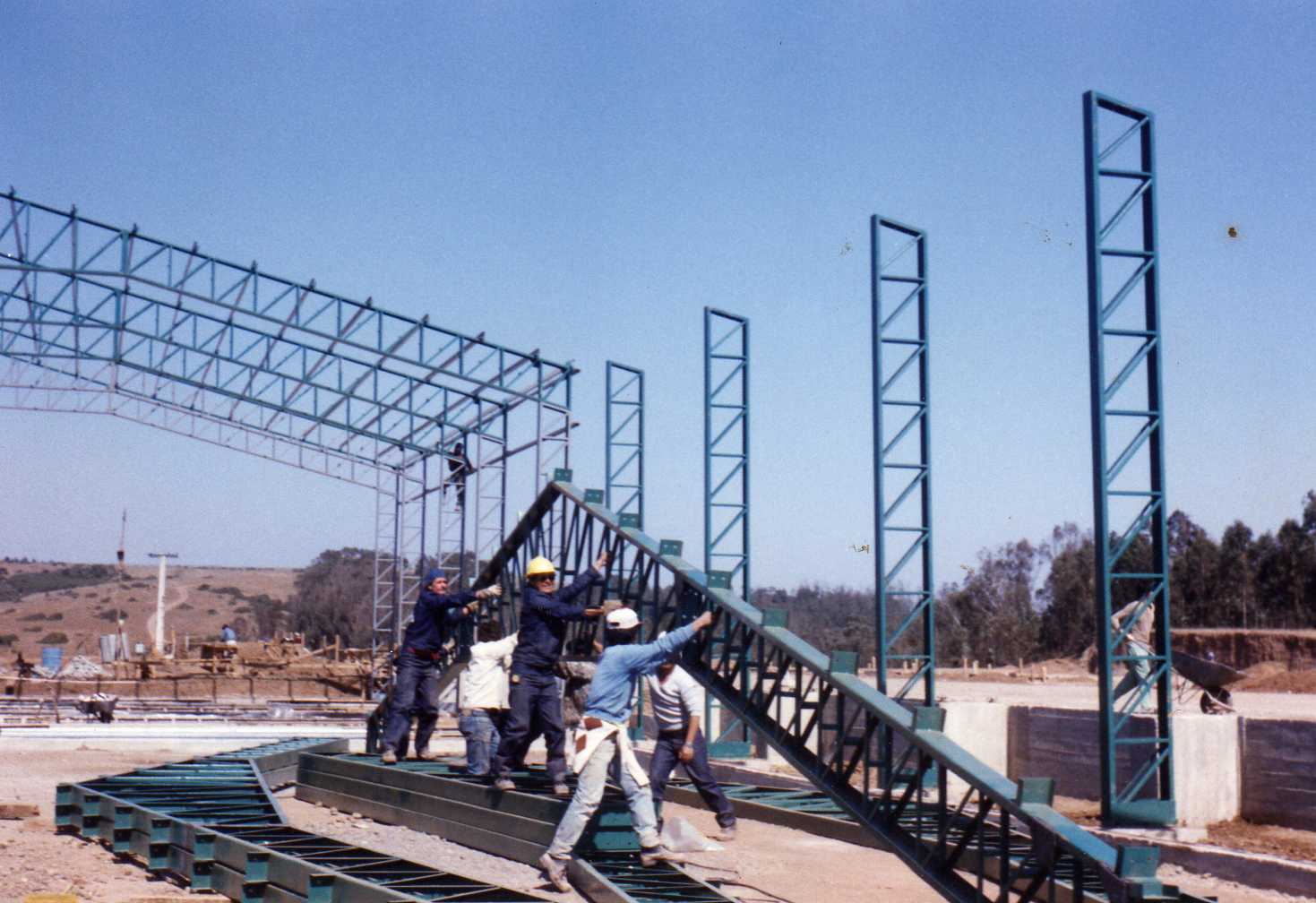 ESTRUCTURAS METALICAS: ventajas y desventajas