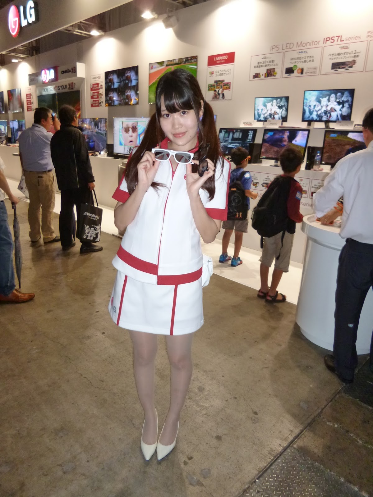 Más Edecanes japonesas del Tokyo Game Show 2012