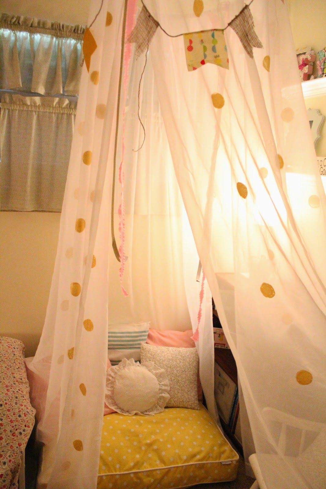 Mommy Vignettes: DIY No-Sew Tent Canopy Tutorial