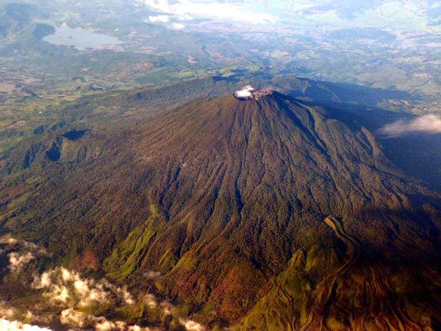 Pecinta Sejarah Sunda: 10 Gunung Tertinggi di Tatar Sunda (Jawa Barat)