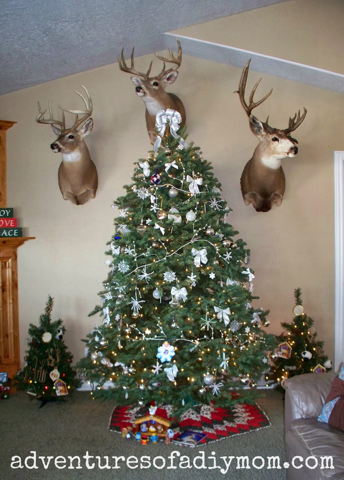 Nativity Christmas Tree - Adventures of a DIY Mom