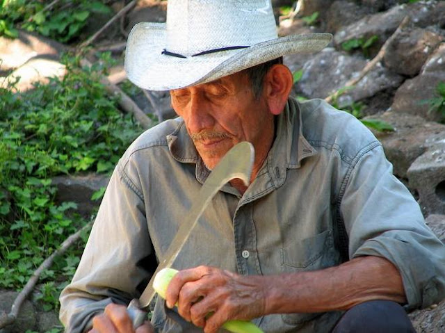 EL SALVADOR DE AYER Y HOY