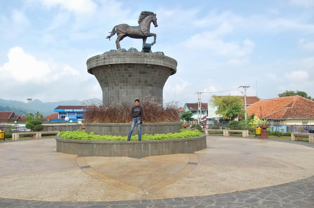 KUNINGAN: Patung Kuda