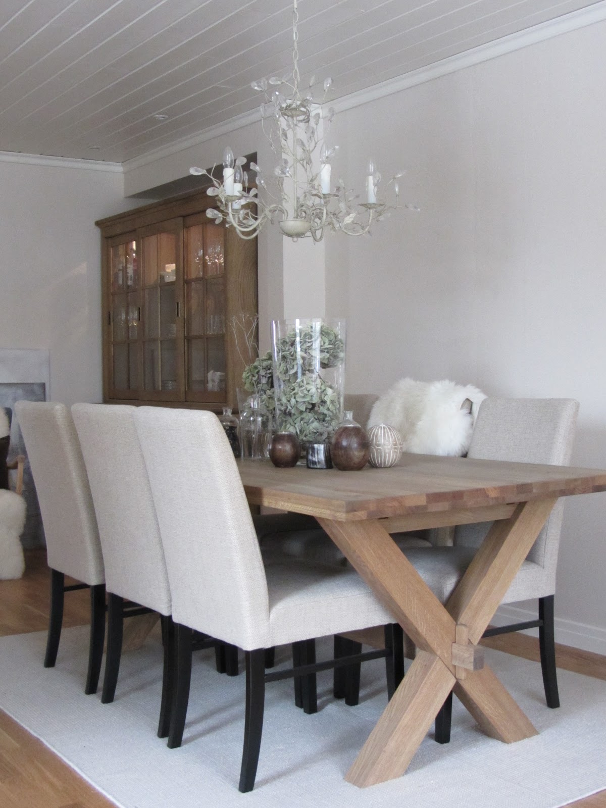 28 MAGNOLIA AVENUE: Endelig nytt spisebord