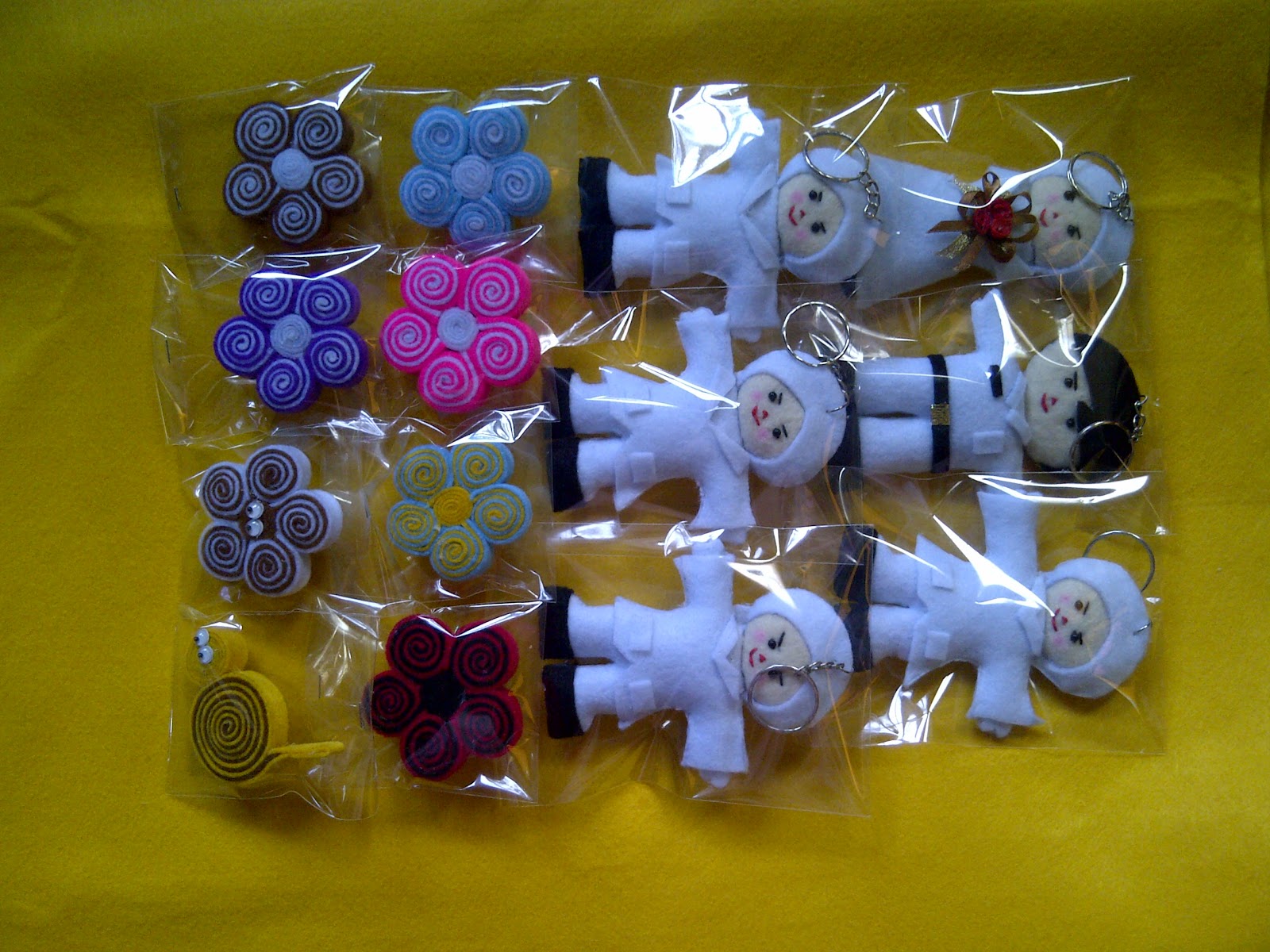 souvenir,Boneka Fudu Profesi,Bros,Gantungan Kunci dll