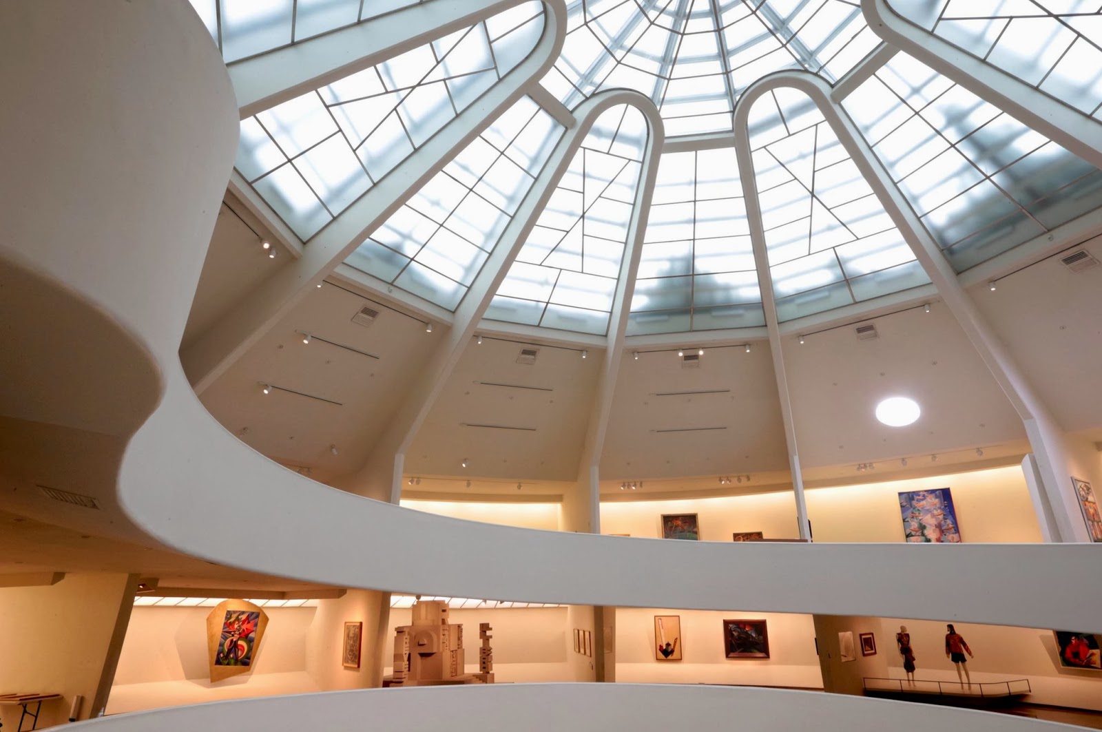 Día: Живой ПАНДУС - Музей Гуггенхейма. The Guggenheim Museum is Live RAMP.