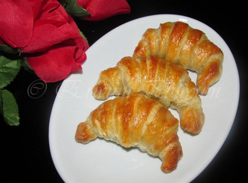 Erivum Puliyum: Puff Pastry Croissants with Chocolate filling
