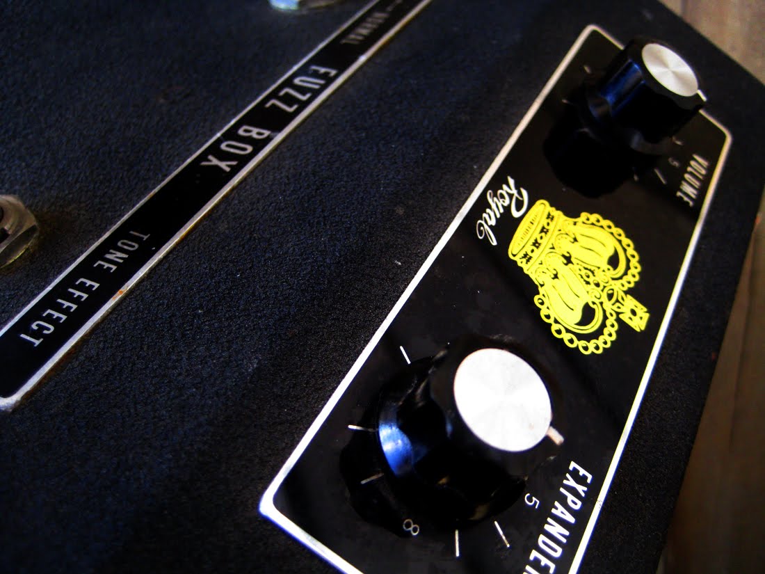 Tone Machines Blog: Royal Fuzz Box TF-1 / RF-1 (1969)