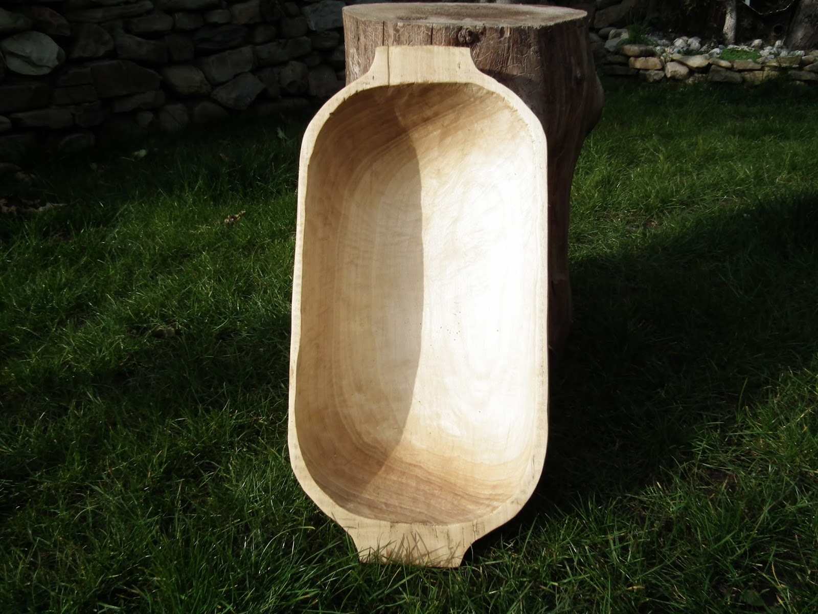 Covoare taranesti: Covata cioplita manual din lemn de pluta.