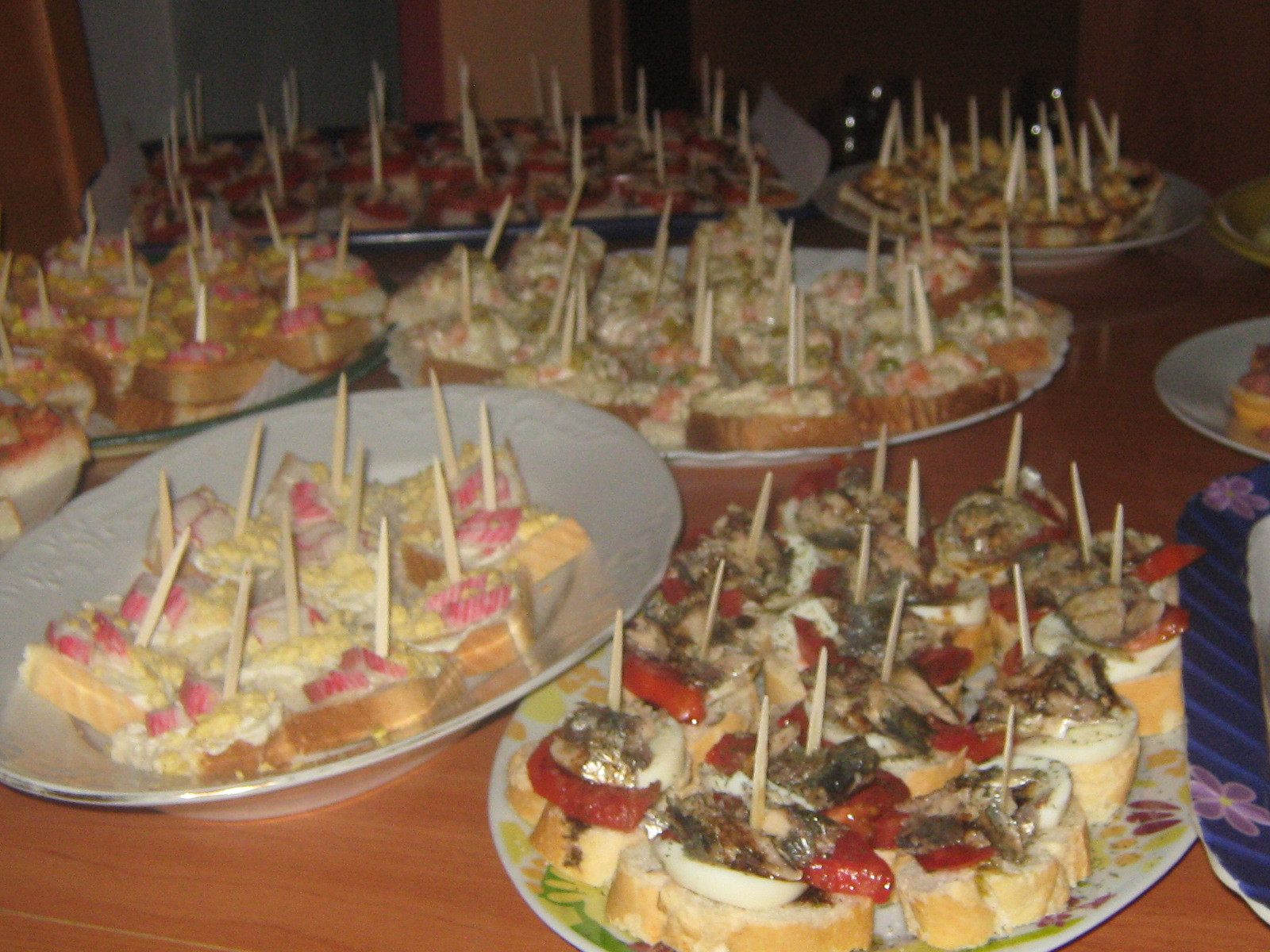 IR DE TAPEO: LOS CANAPÉS. UNA TAPA EN AUGE