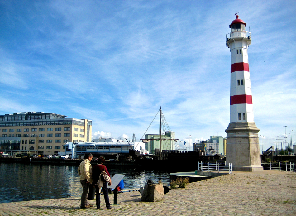 Världen enligt Jah Hollis: Hundra hus 2013: Nr 51 Fyrtorn i Malmö hamn