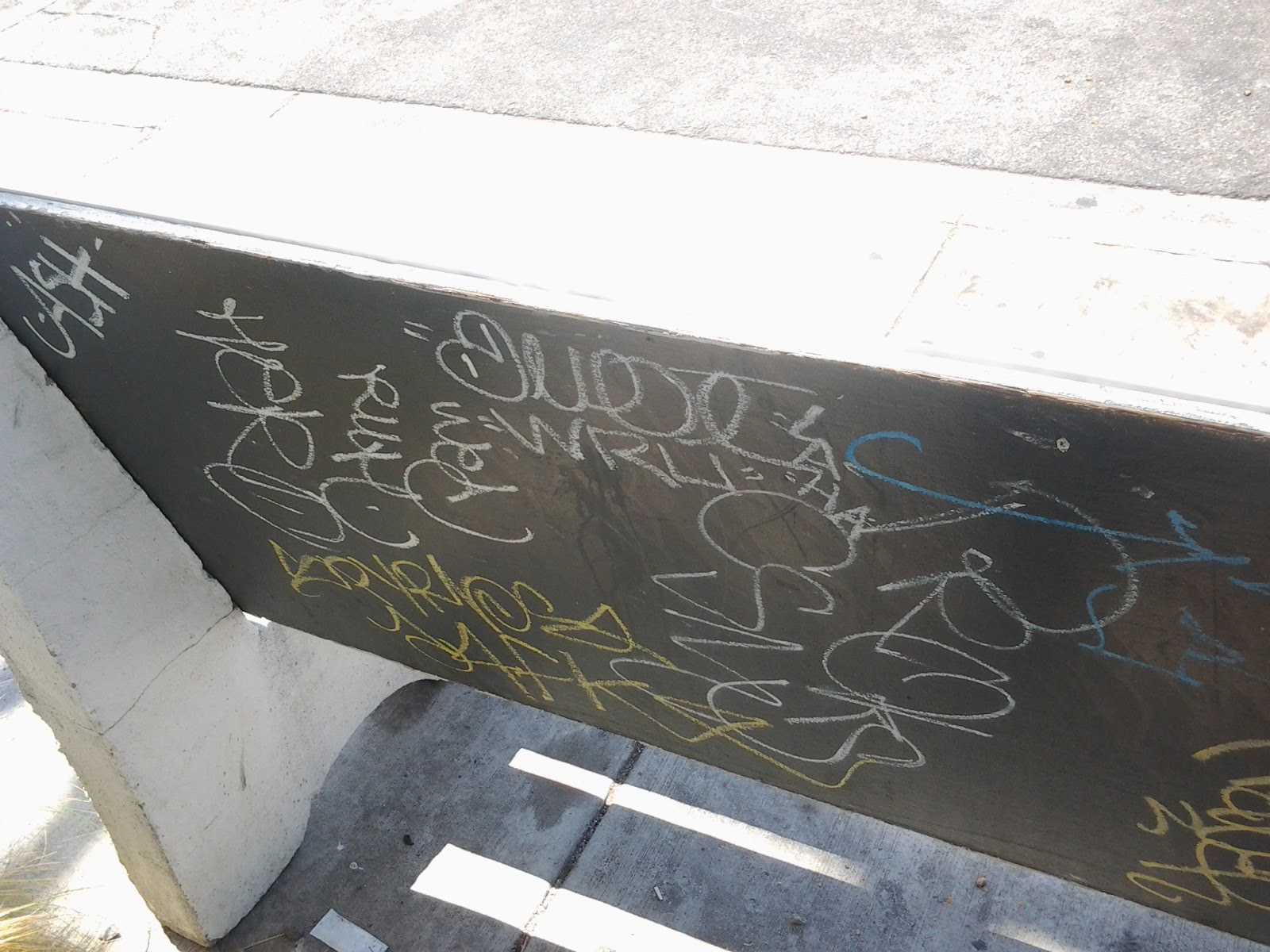 graffiti , murals & tagging : Compton ( tagging crews )