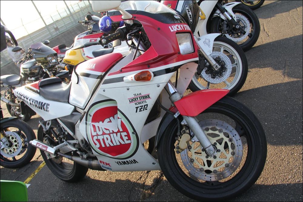 ROAD RIDER: YAMAHA TZR250R LUCKY STRIKE Team ROBERTS