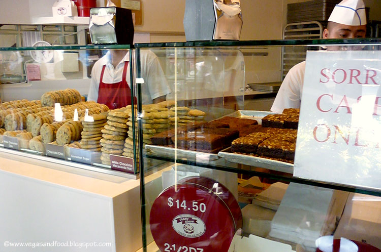 $1.50 ice cream sammies at Diddy Riese cookies in Westwood - Vegas and Food