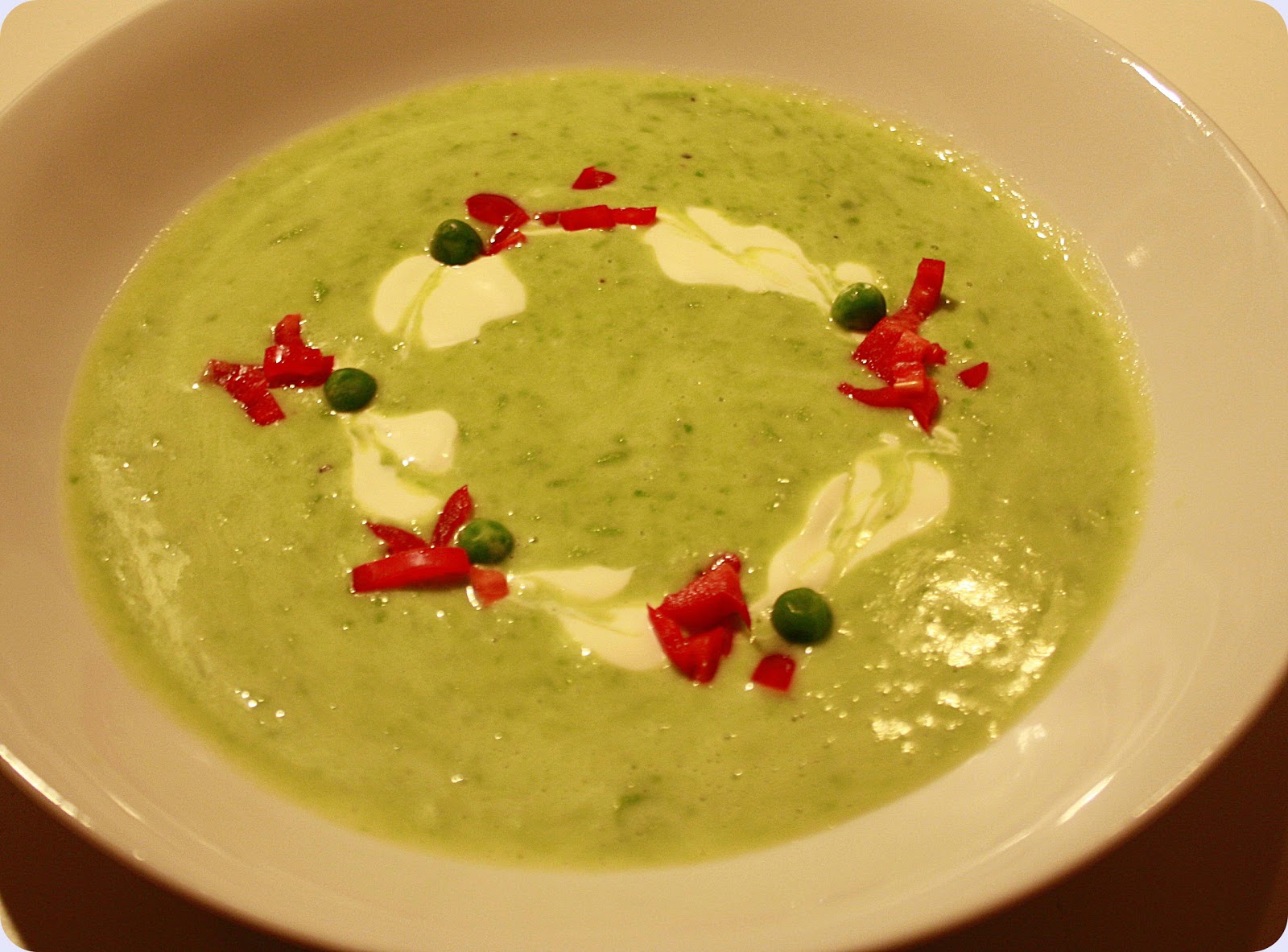 Ertersuppe med julete garnityr – Grys kjøkkenskriverier