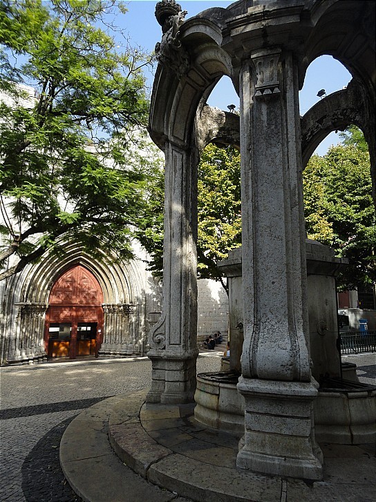 Lisbon and the Sunny Coast: Carmo Square