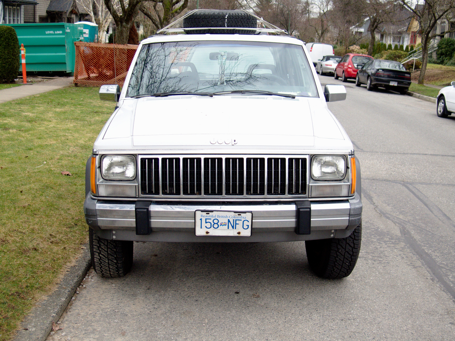 Old Parked Cars Vancouver: 1990 Jeep Cherokee 2dr (XJ)