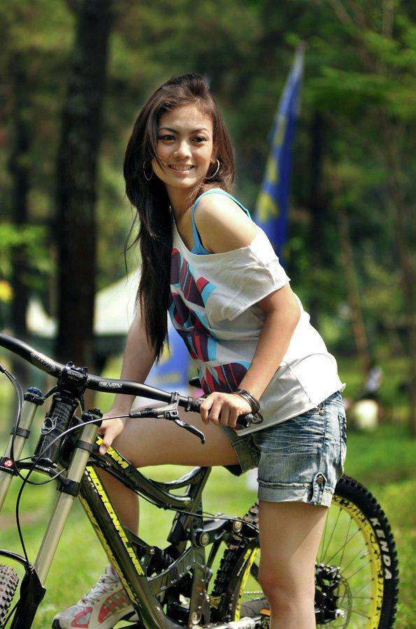 Indonesian Model Beautiful Fits