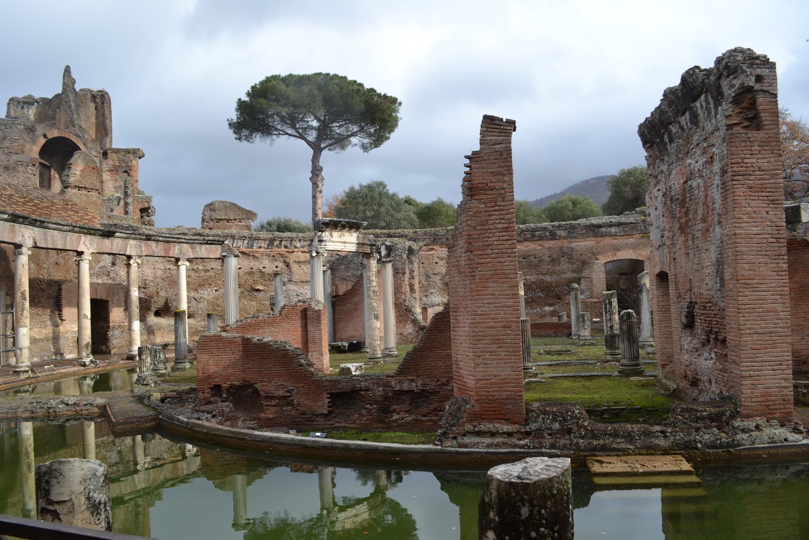 Thoughts of a Traveler: Hadrians Palace: The Villa Adriana