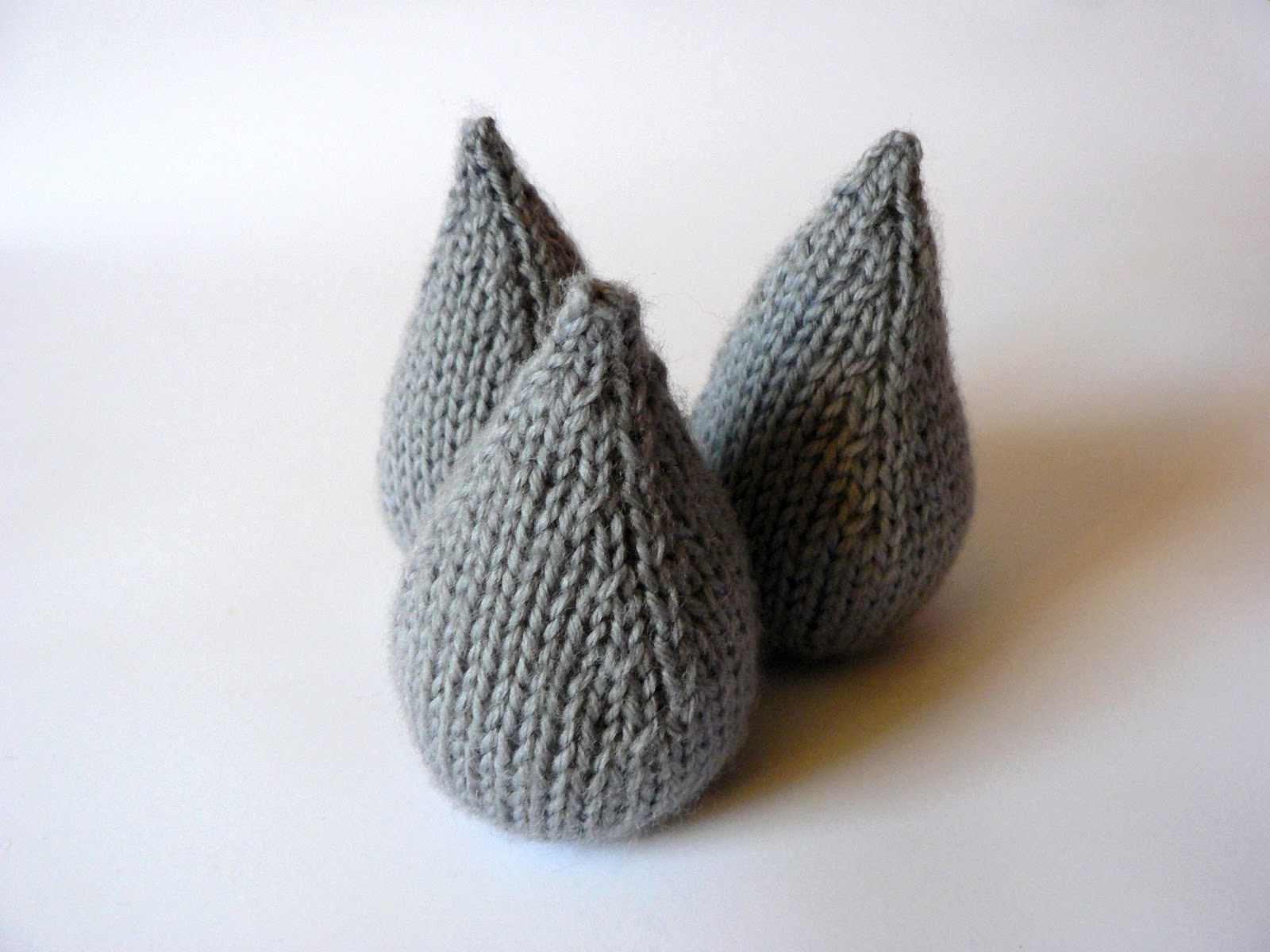 Tails&Snouts Galore: Free Raindrop Pattern