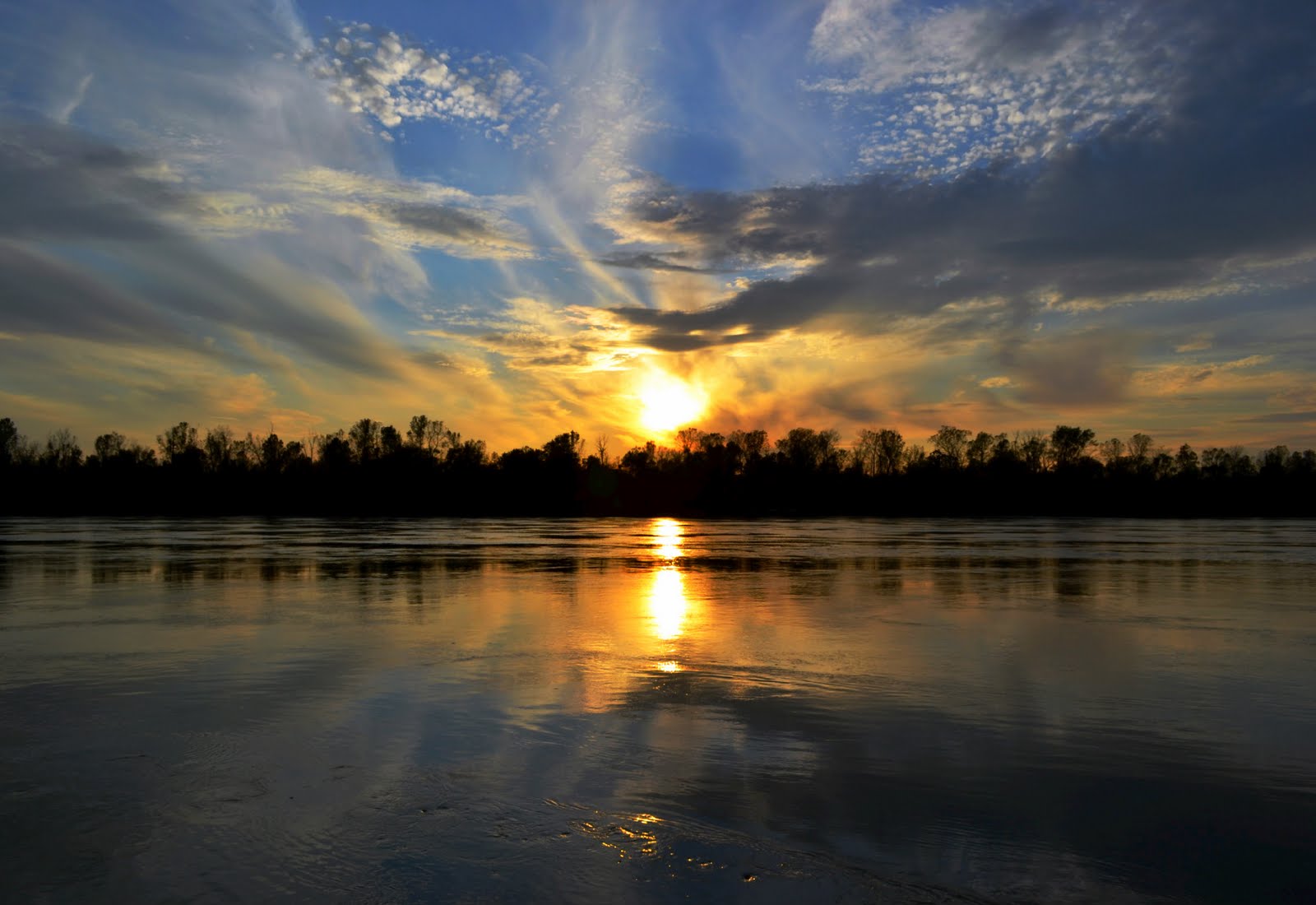 Hip Suburban White Guy: Sunset Over The Missouri River