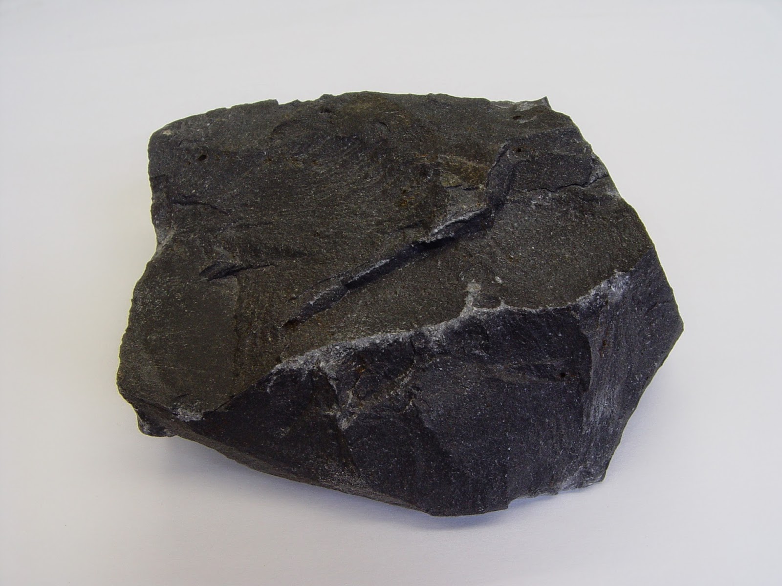 Basalto, Rocha Ígnea Compacta - Enciclopédia Global™