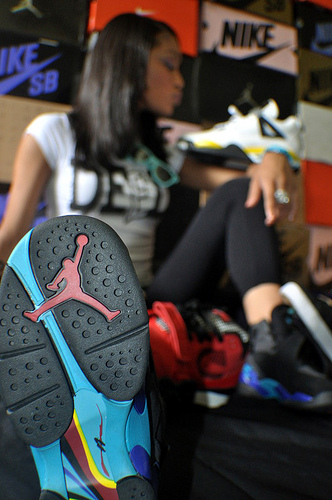 Love Below 7 Chicks And Kicks