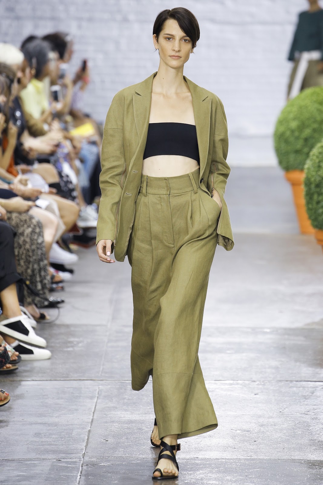Runway : Tibi Spring 2017 RTW Fashion Show | Cool Chic Style Fashion
