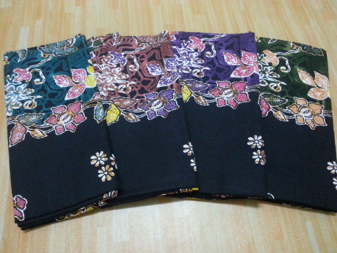 Kain Telekung dan Batik Terengganu / Kelantan