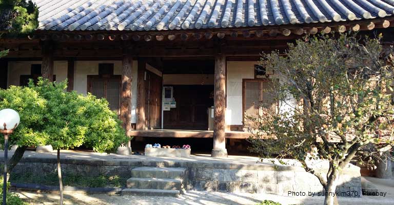 The best experience to stay at a Hanok in Korea - lookinSeoul