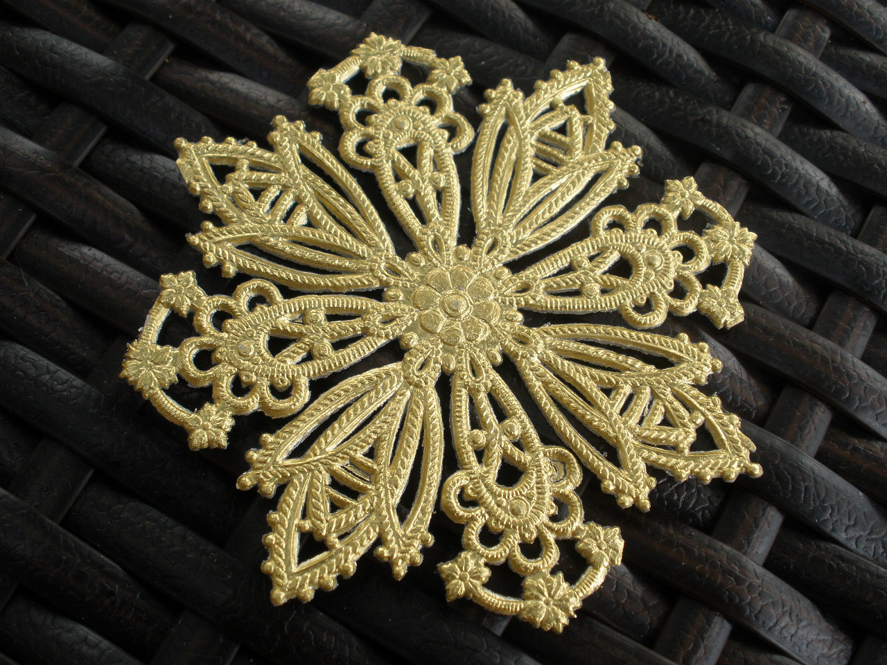 MARIETTE'S BACK TO BASICS: {Our 8 Dresden Snowflake Rosettes from Germany}