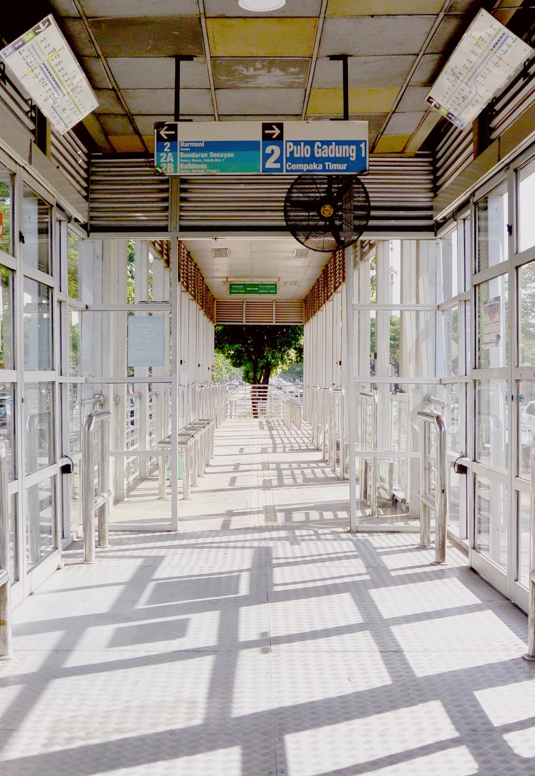 Yenirahma: HALTE BUSWAY - JAKARTA